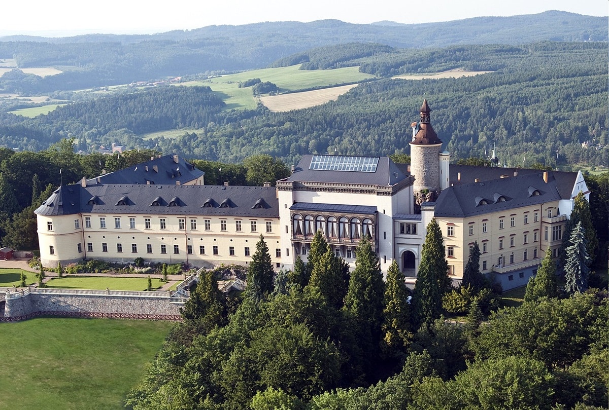 Na zámku Zbiroh se dodneška setkávají templáři - frews.cz