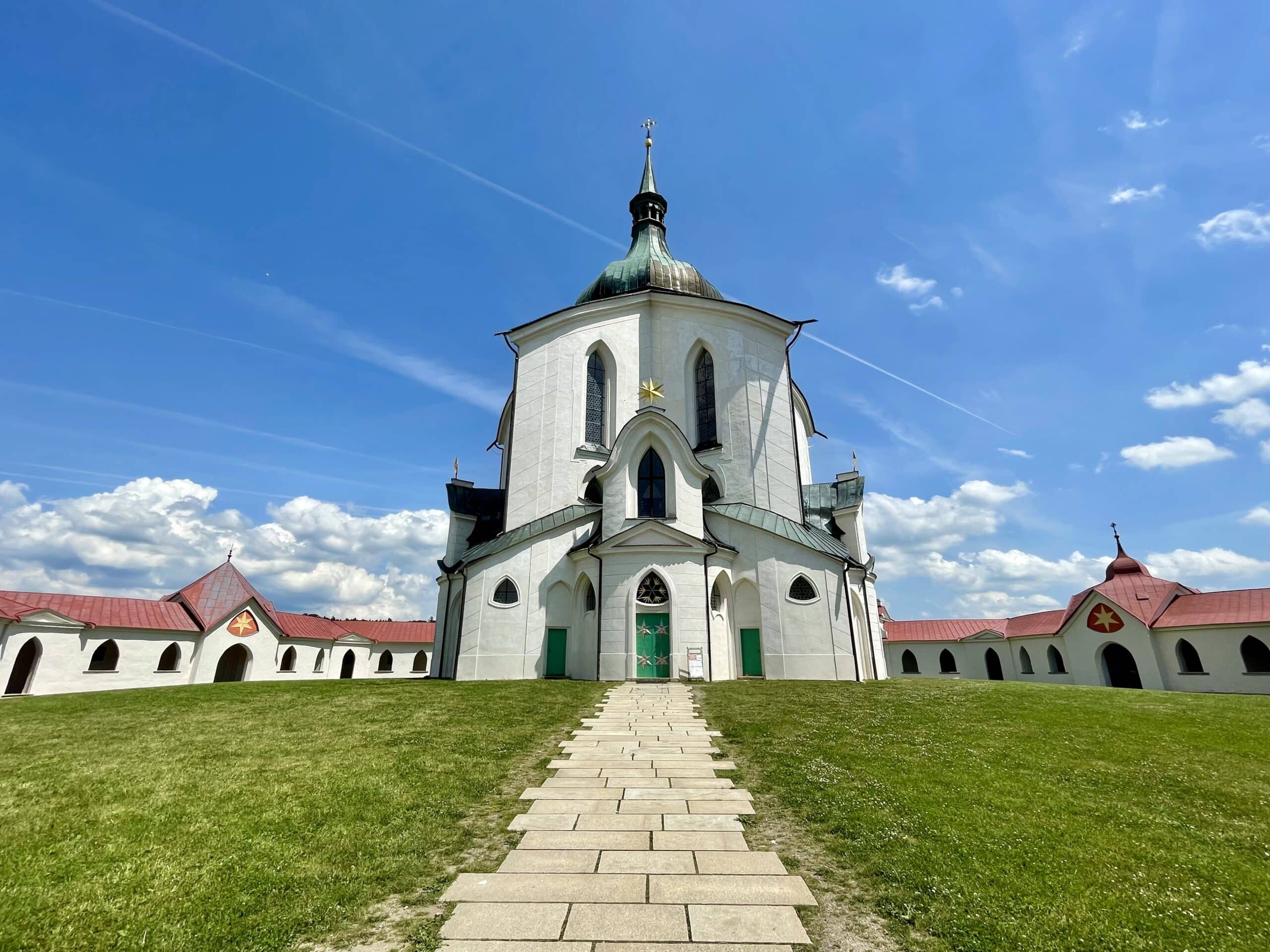 Žďár nad Sázavou: Kostel na Zelené hoře je protkaný číselnou symbolikou ...