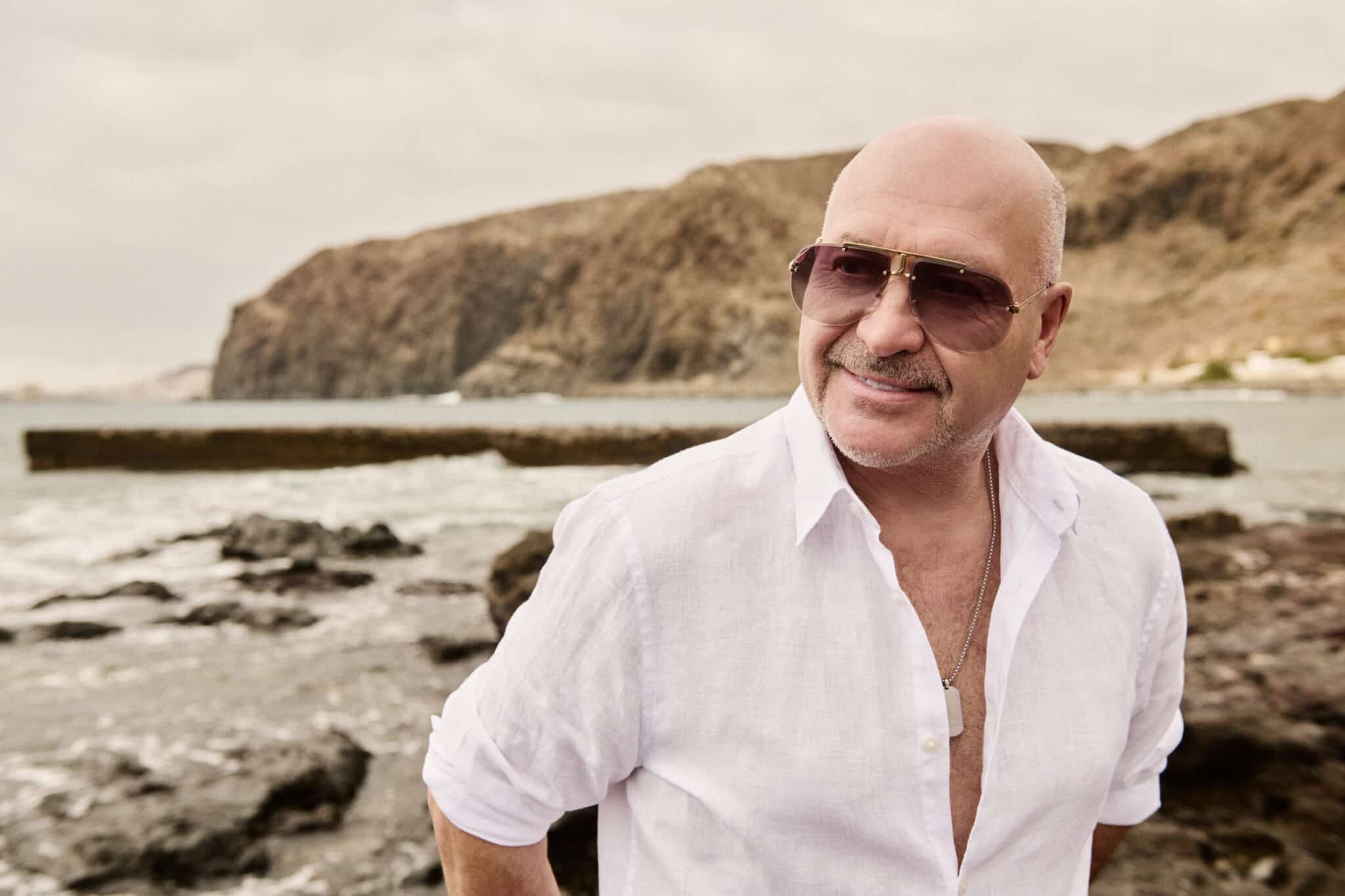 Michal David vydává singl „Život je náš“ o vlivu technologií na životy